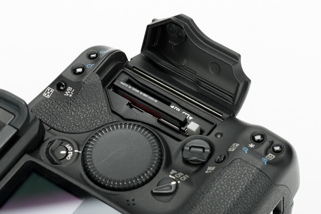 Sold: Canon 1Ds Mark II 1Ds2 1DsII and EF 70-300 DO - FM Forums