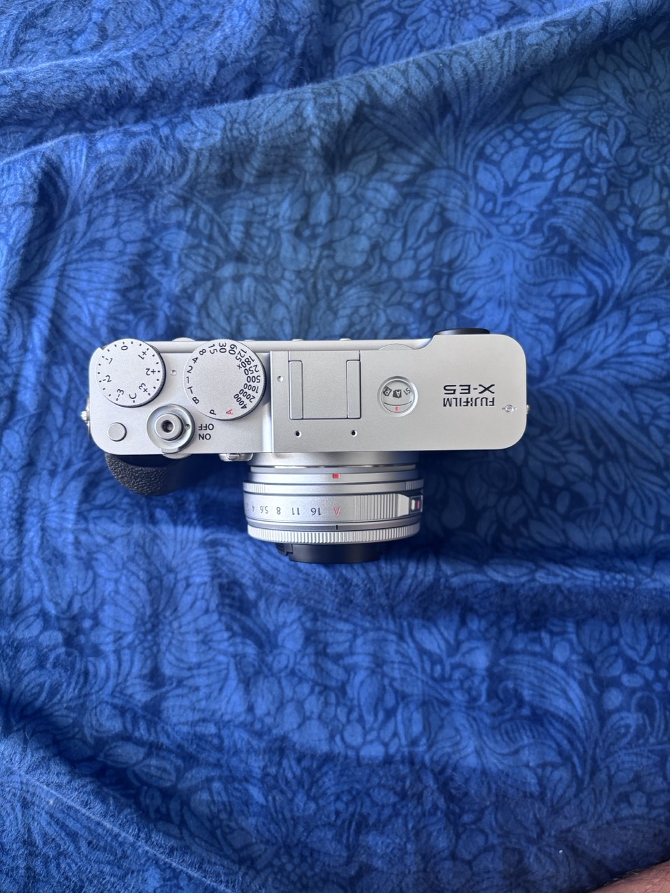 Sold: Fuji X-E5 Silver Kit With XF23mm F2.8 Lens - Boxed - Small Rig L ...