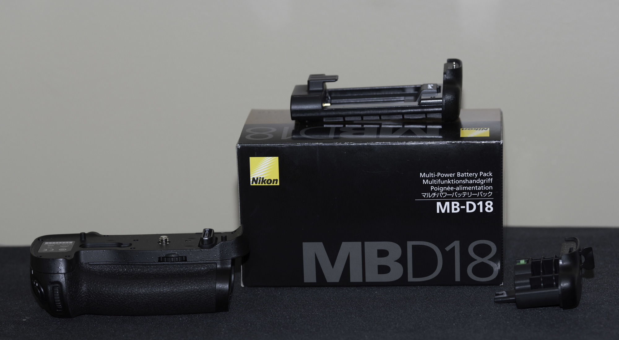 Sold: Nikon MB-D18 Multi-Power Battery Pack - FM Forums