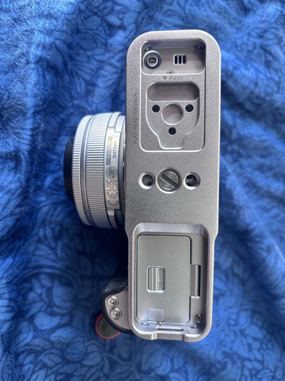 Sold: Fuji X-E5 Silver Kit With XF23mm F2.8 Lens - Boxed - Small Rig L ...