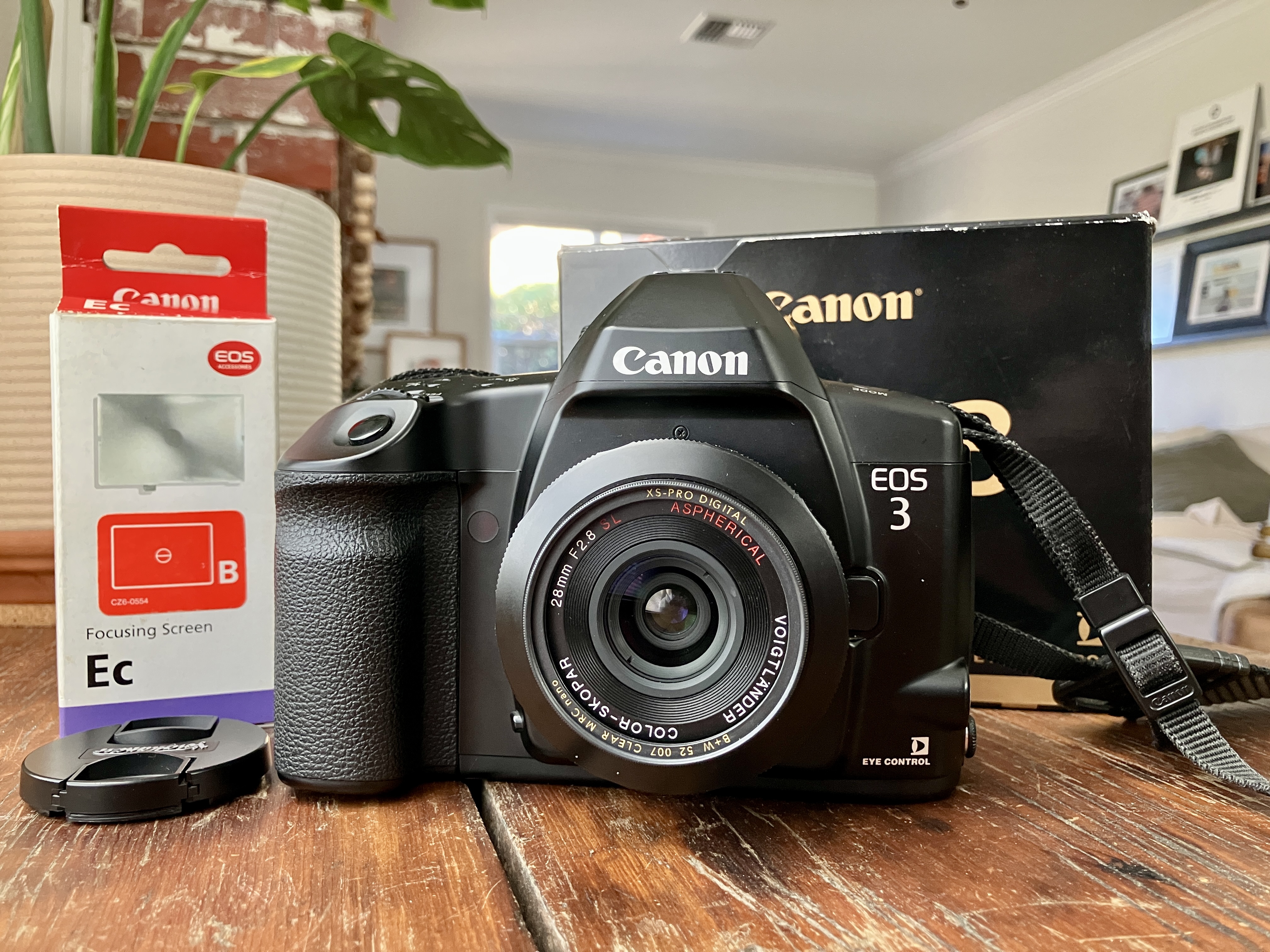 Sold: Canon EOS-3 Film Camera + VoigtlÃ¤nder 28mm f/2.8 Color Skopar ...