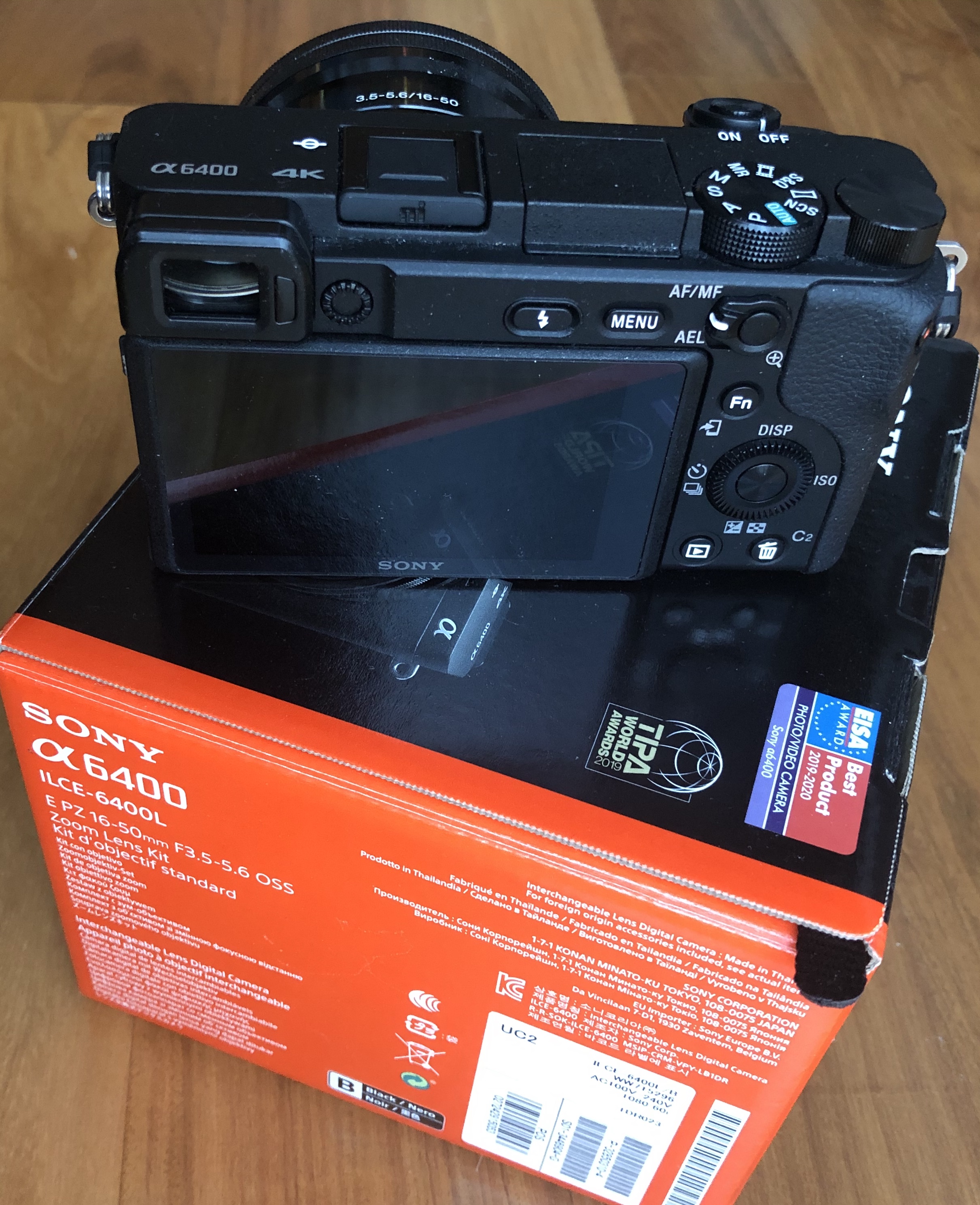 Sold: Sony A6400 with 16-50 Kit lens - FM Forums