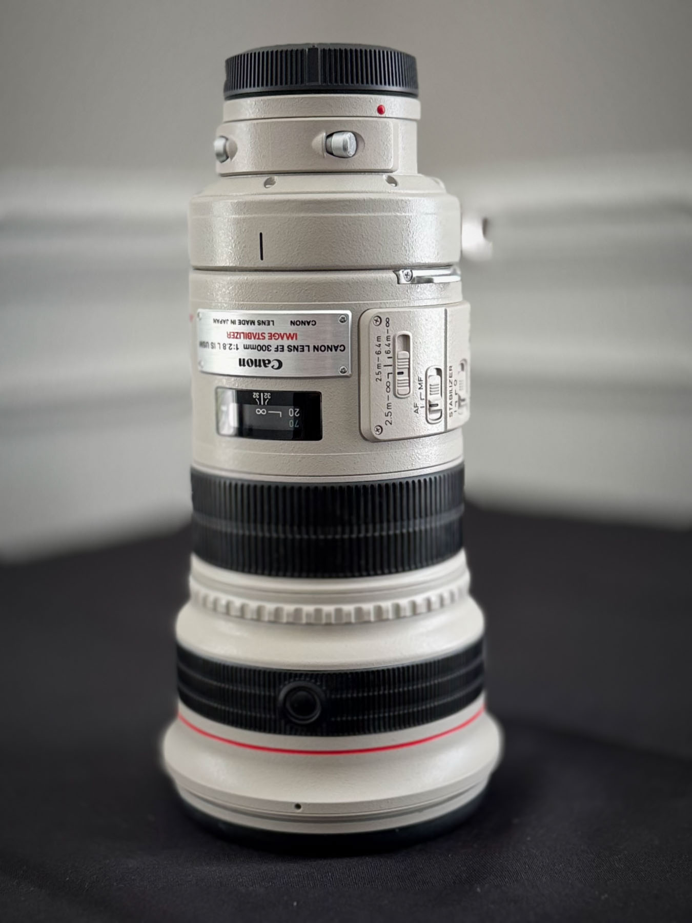 Sold: Canon EF 300mm f/2.8L IS USM Orig. Owner, Mint, Box, Papers, Hood ...