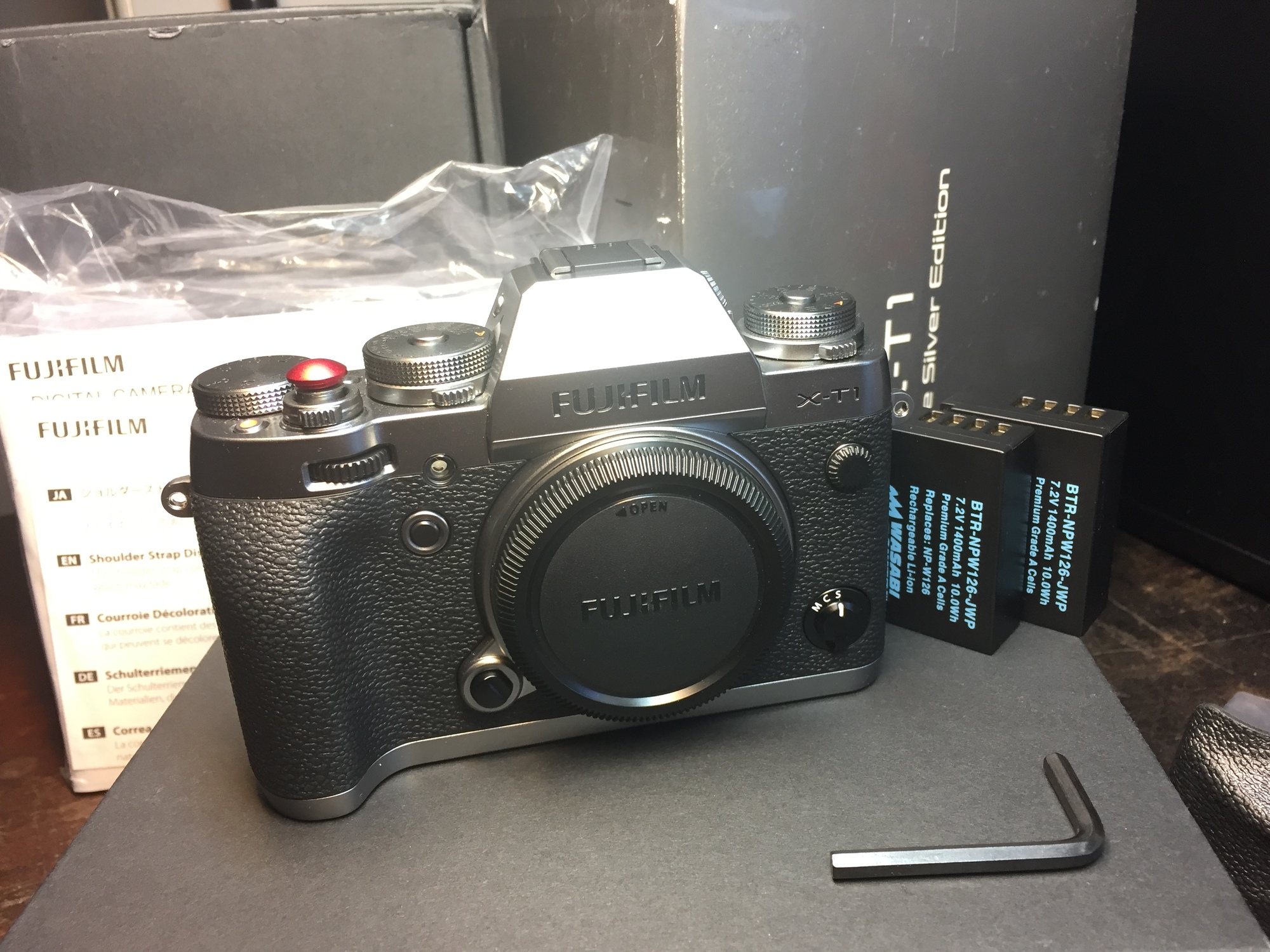 Sold: $450 Fujifilm Fuji XT1 Xt-1 Graphite Silver w/ mhg-xt grip plate ...