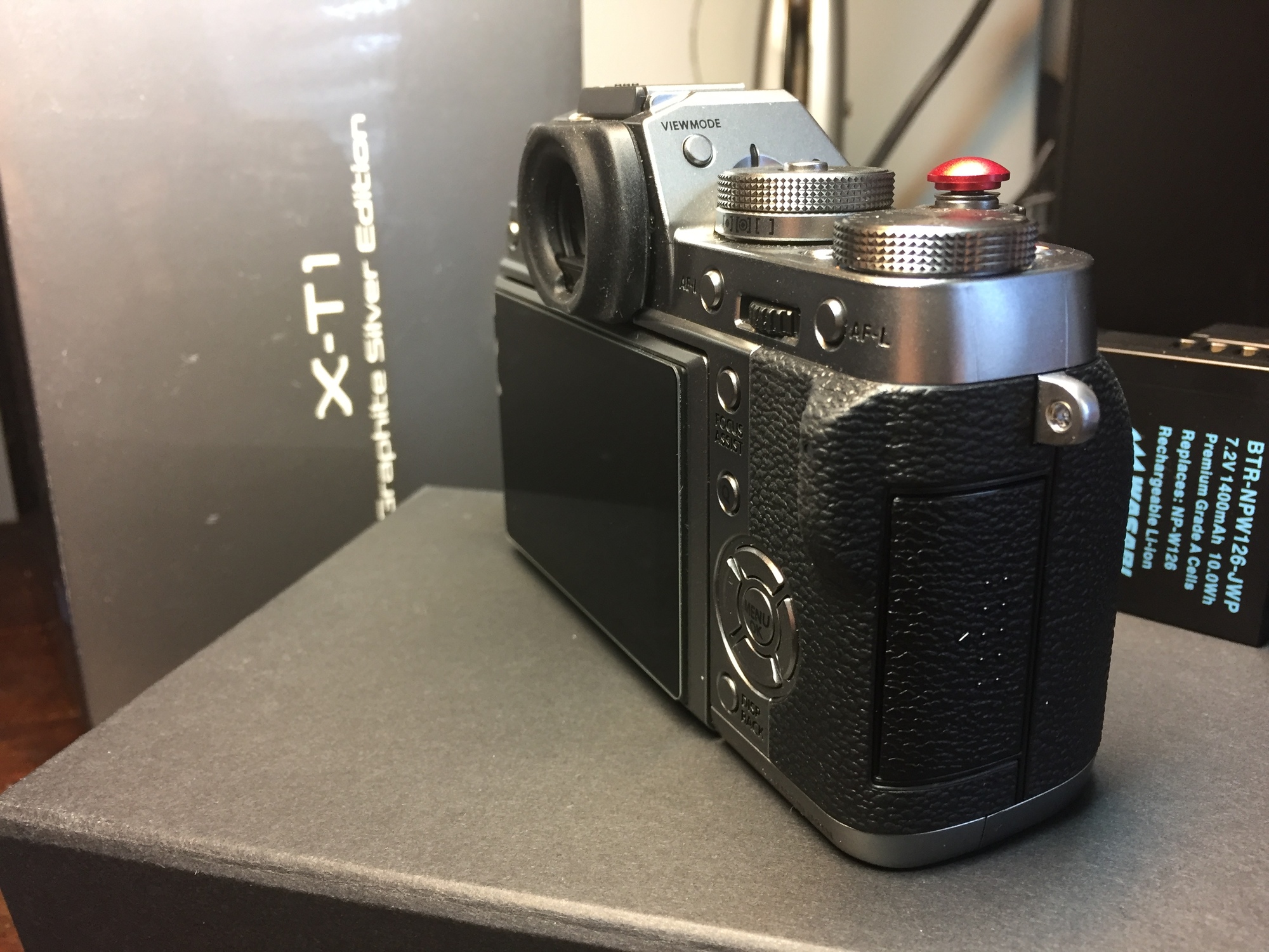 Sold: $450 Fujifilm Fuji XT1 Xt-1 Graphite Silver w/ mhg-xt grip plate ...