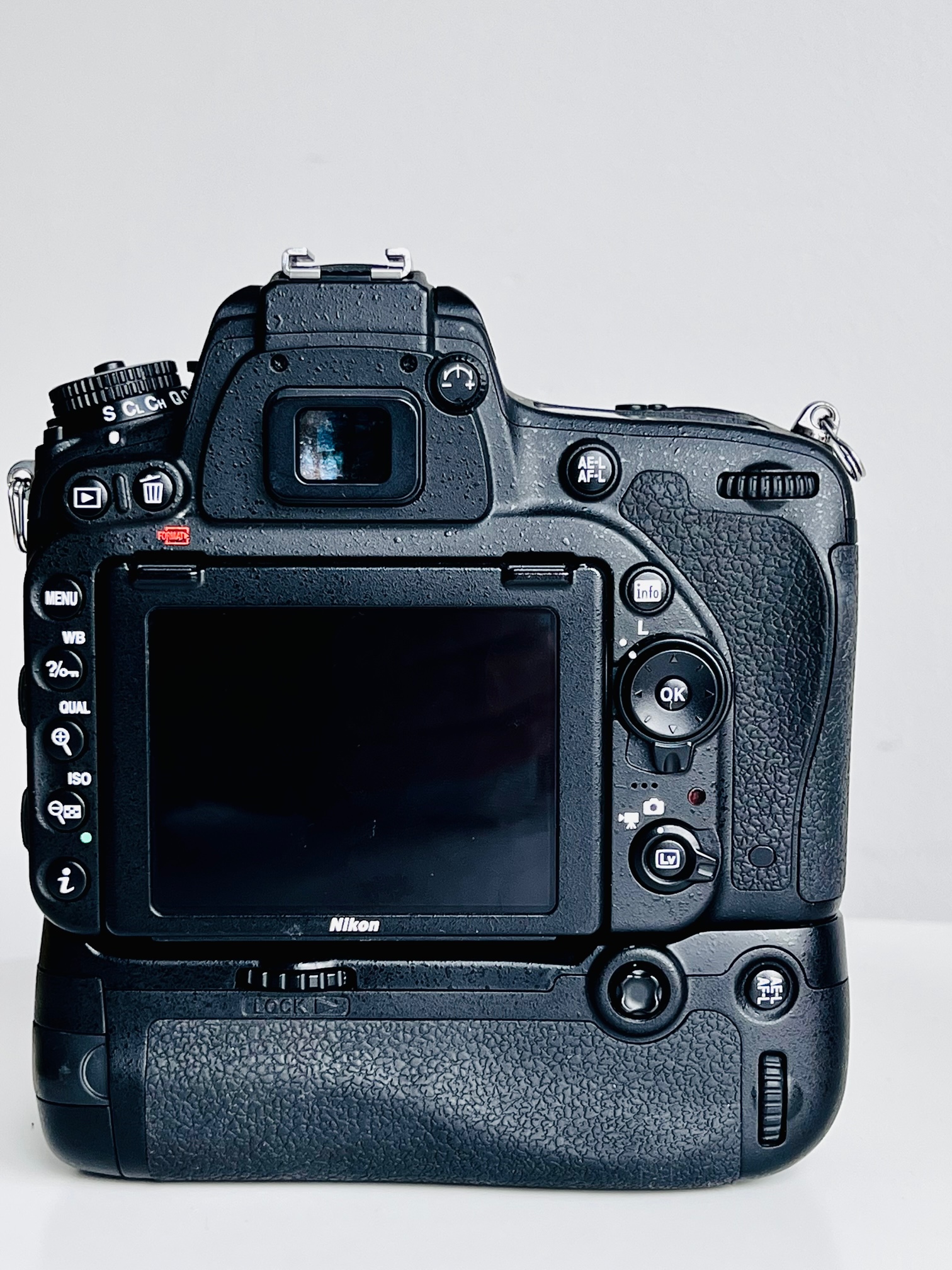 Sold: Pristine Nikon D750 & MB-D16 Battery Grip - FM Forums