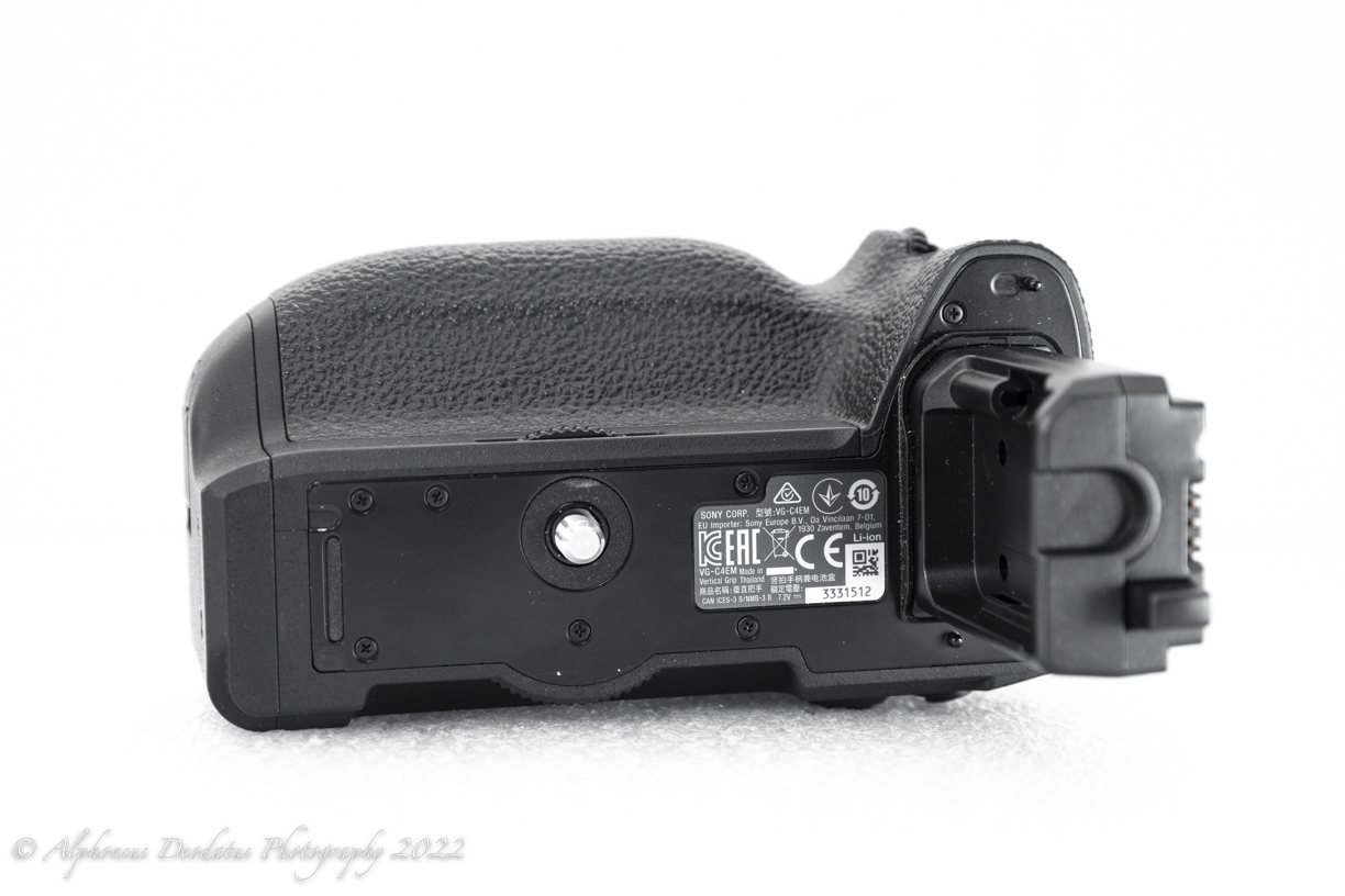 Sold: OEM Sony VG-C4EM Vertical Grip for A1, A9 II, A7R IV, A7 IV, A7S ...