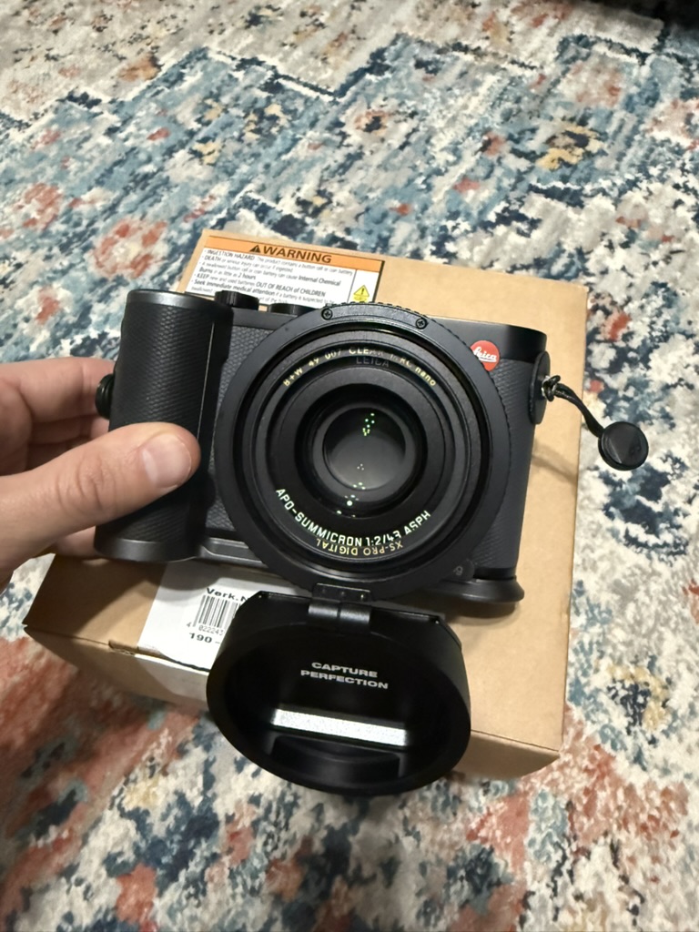 Sold: Leica Q3 43 Includes Warranty! Extra Battery + Dual Charger ...