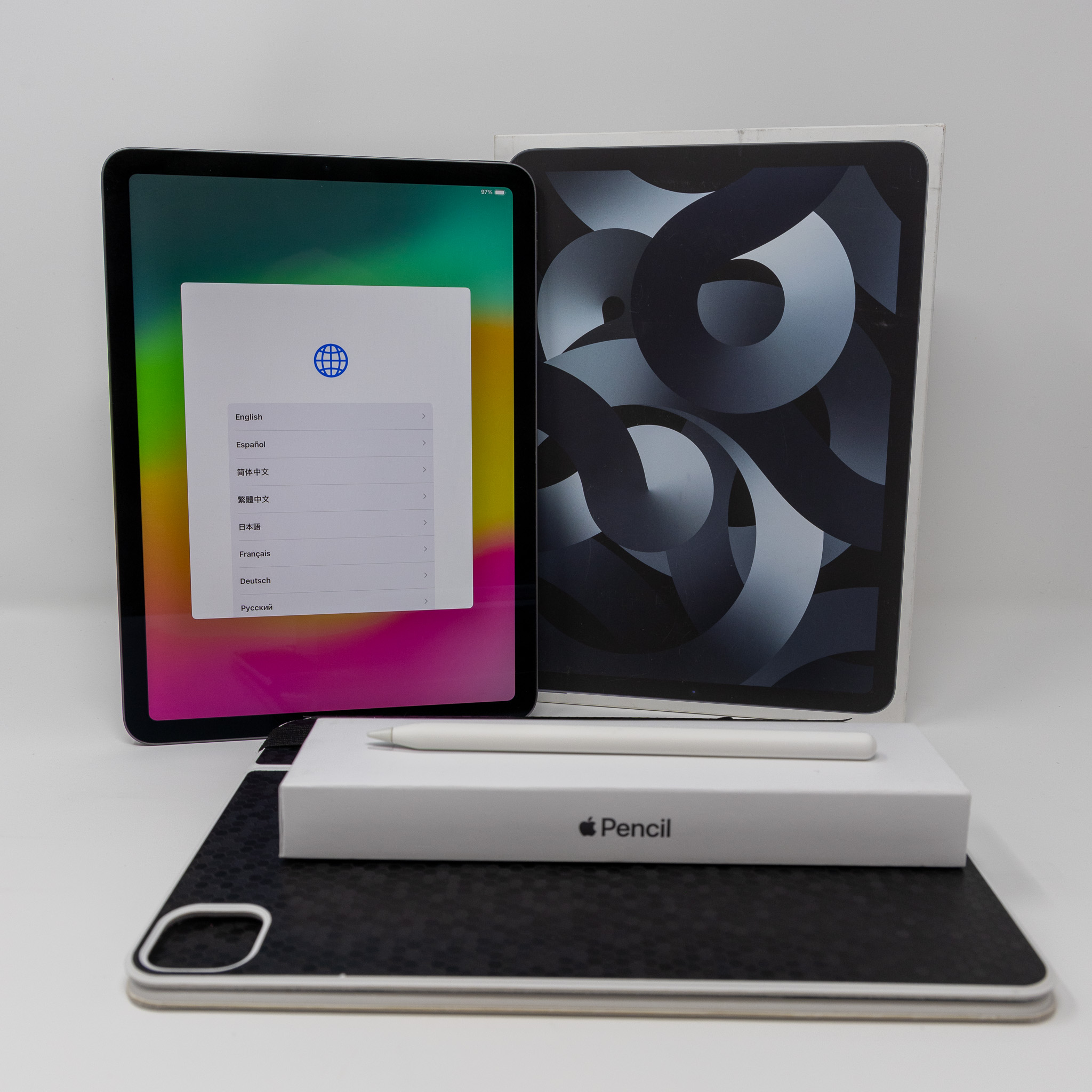 Sold: PICS ADDED Apple iPad Air 5th Gen M1 256 GB Space Gray with Magic ...