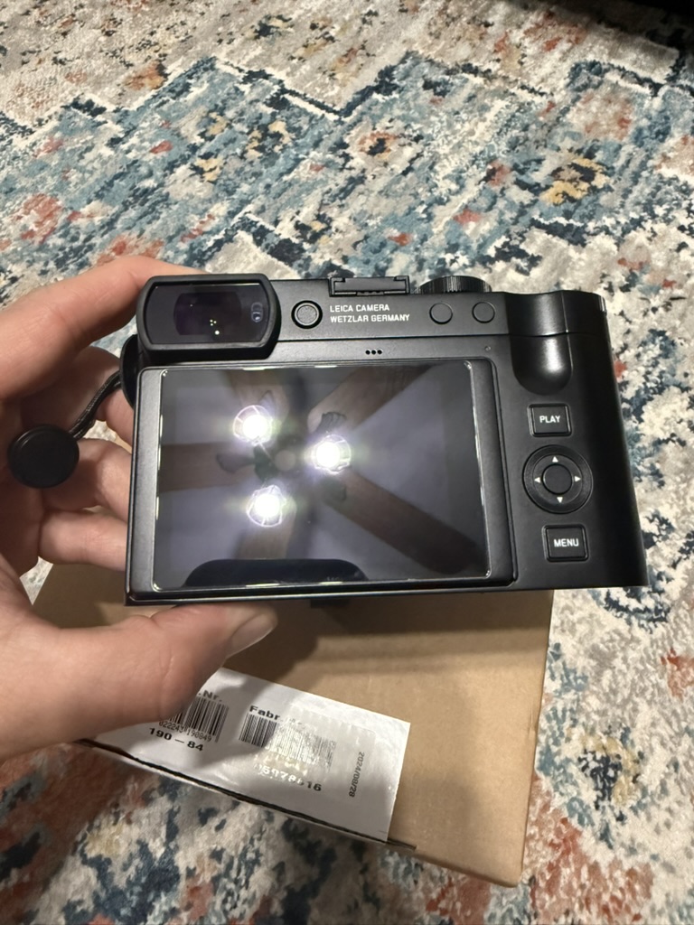 Sold: Leica Q3 43 Includes Warranty! Extra Battery + Dual Charger ...