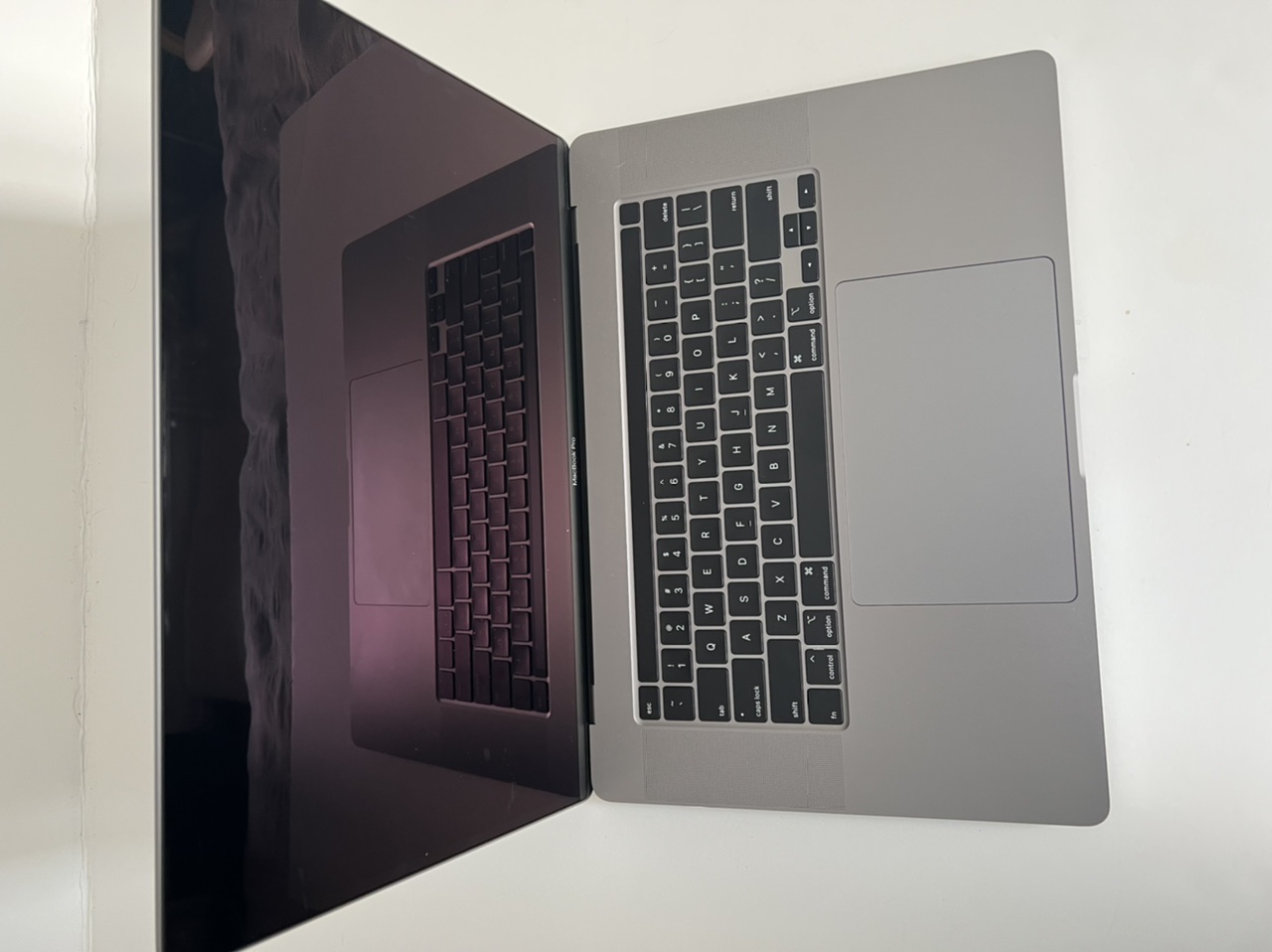 Sold: Apple MacBook Pro 2019, 2.4 ghz 8-Core Intel iCore 9 - FM Forums