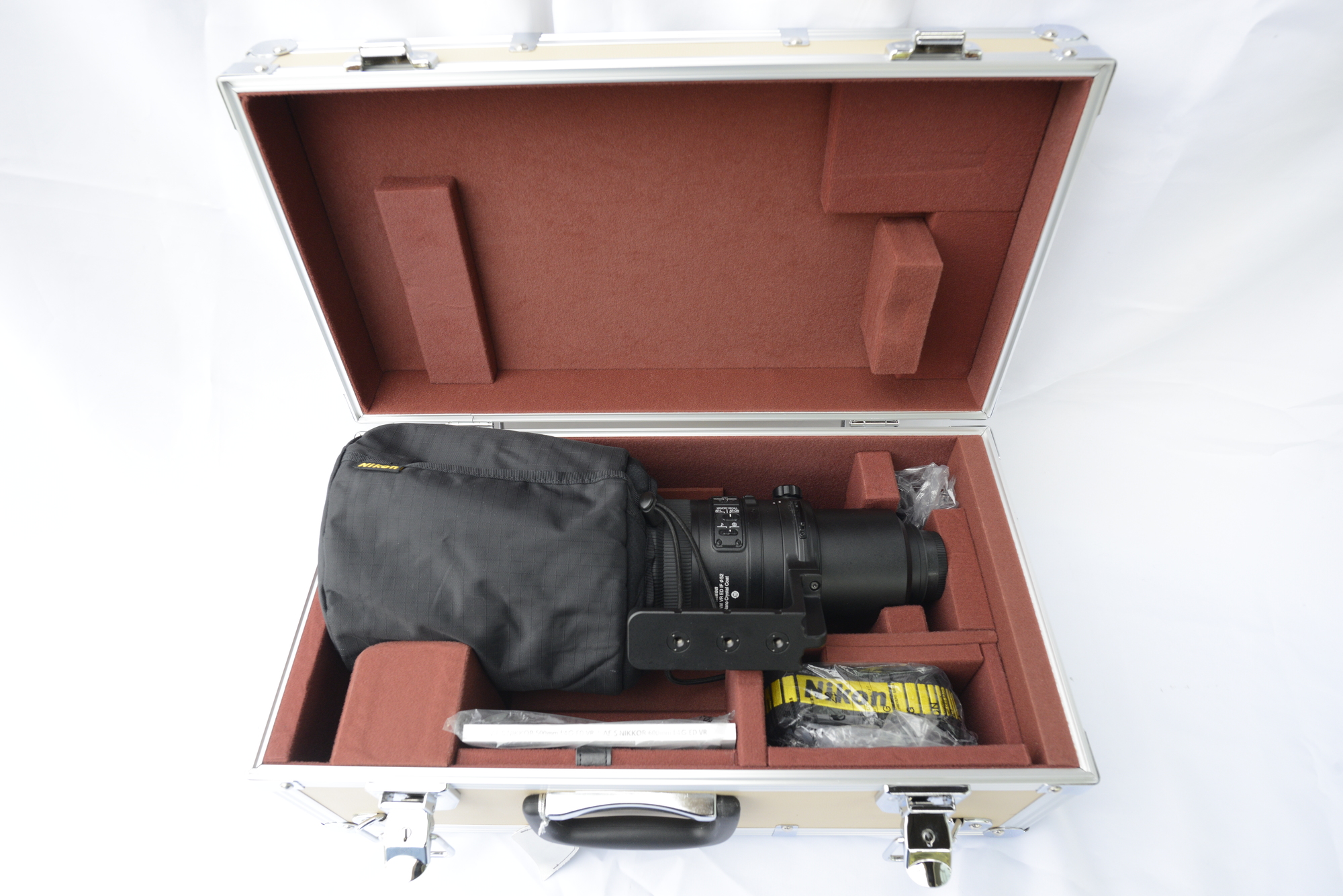 Sold: Nikon NIKKOR 500mm f/4 G SWM AF-S VR IF ED Lens, LensCoat & Trunk ...