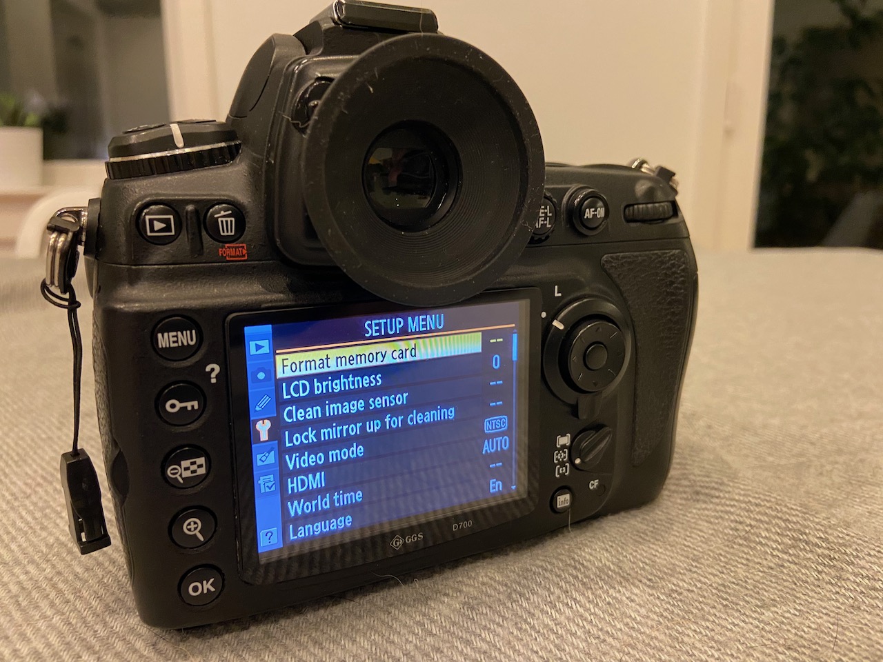sold-nikon-d700-mbd10-grip-cf-card-extra-battery-fm-forums