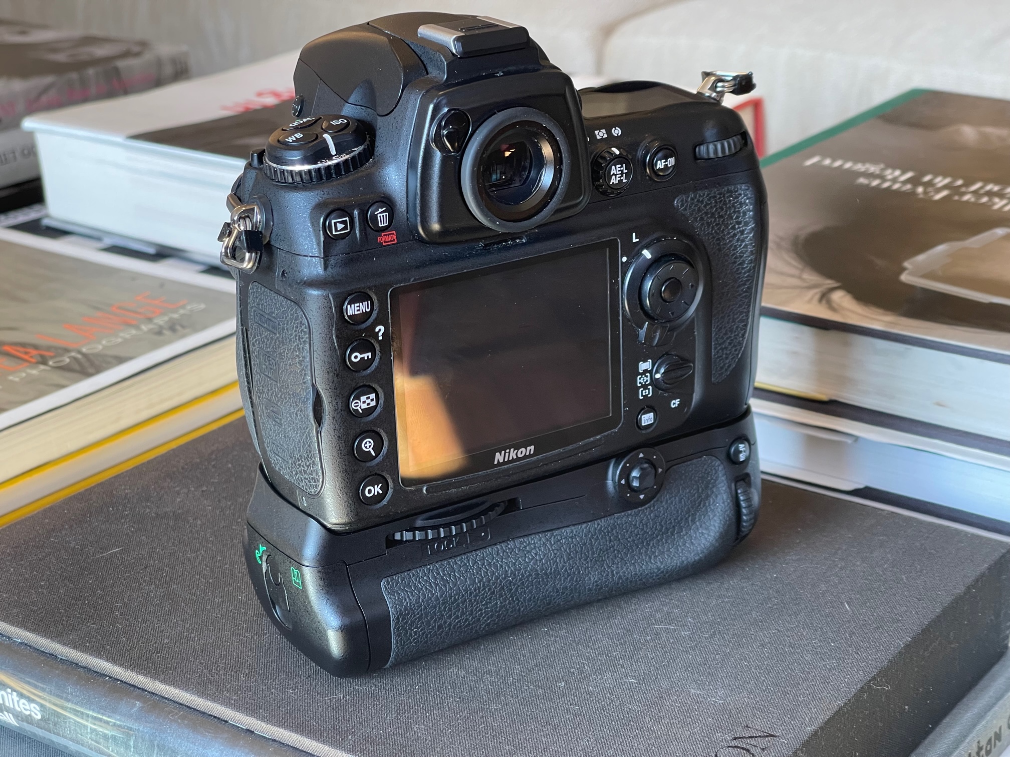 Sold: Nikon D700 + MB 10 C8+ - FM Forums